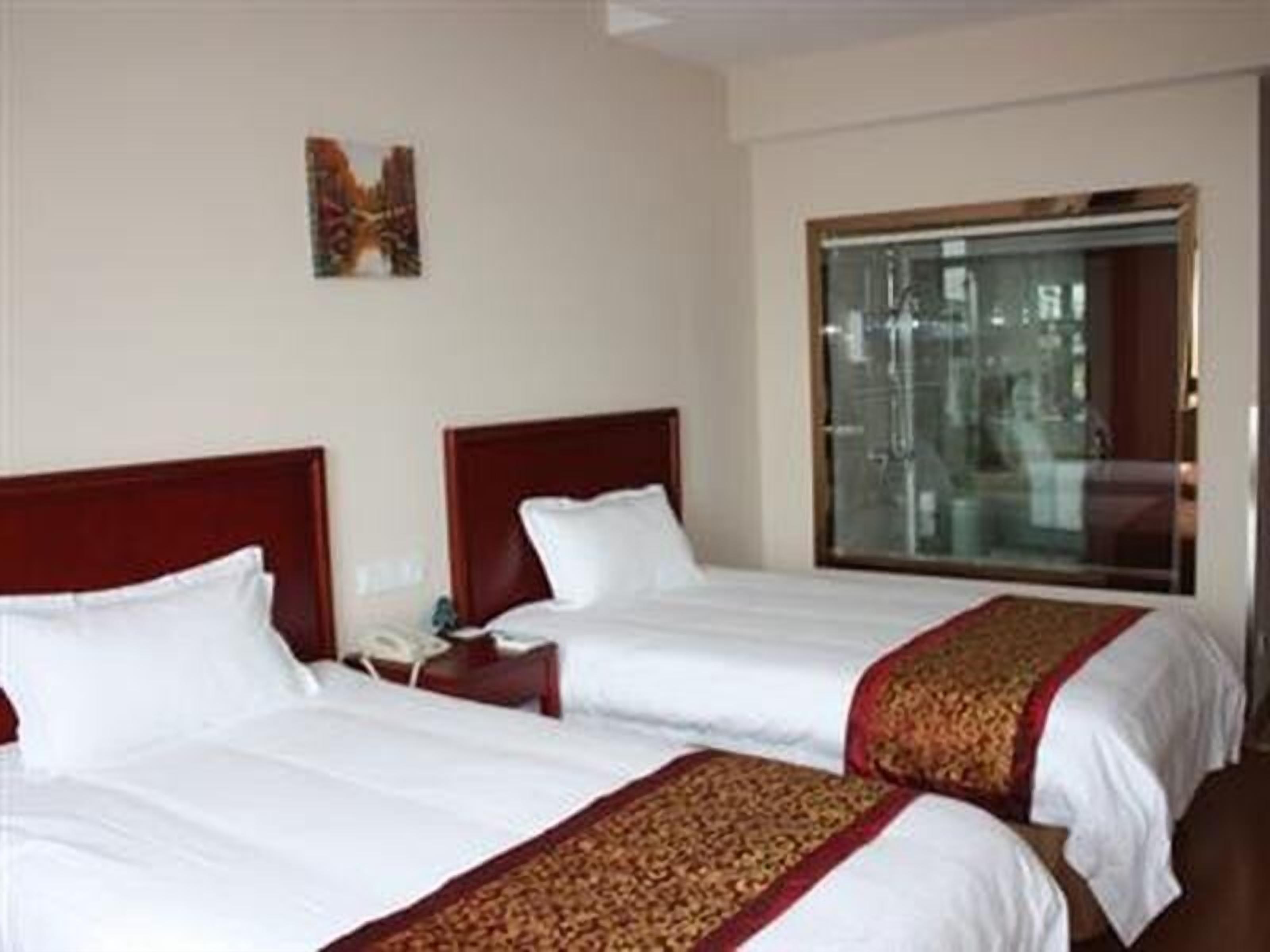 Cortinas/cortinados opacos, ferro/tábua de engomar, Wi-fi grátis 