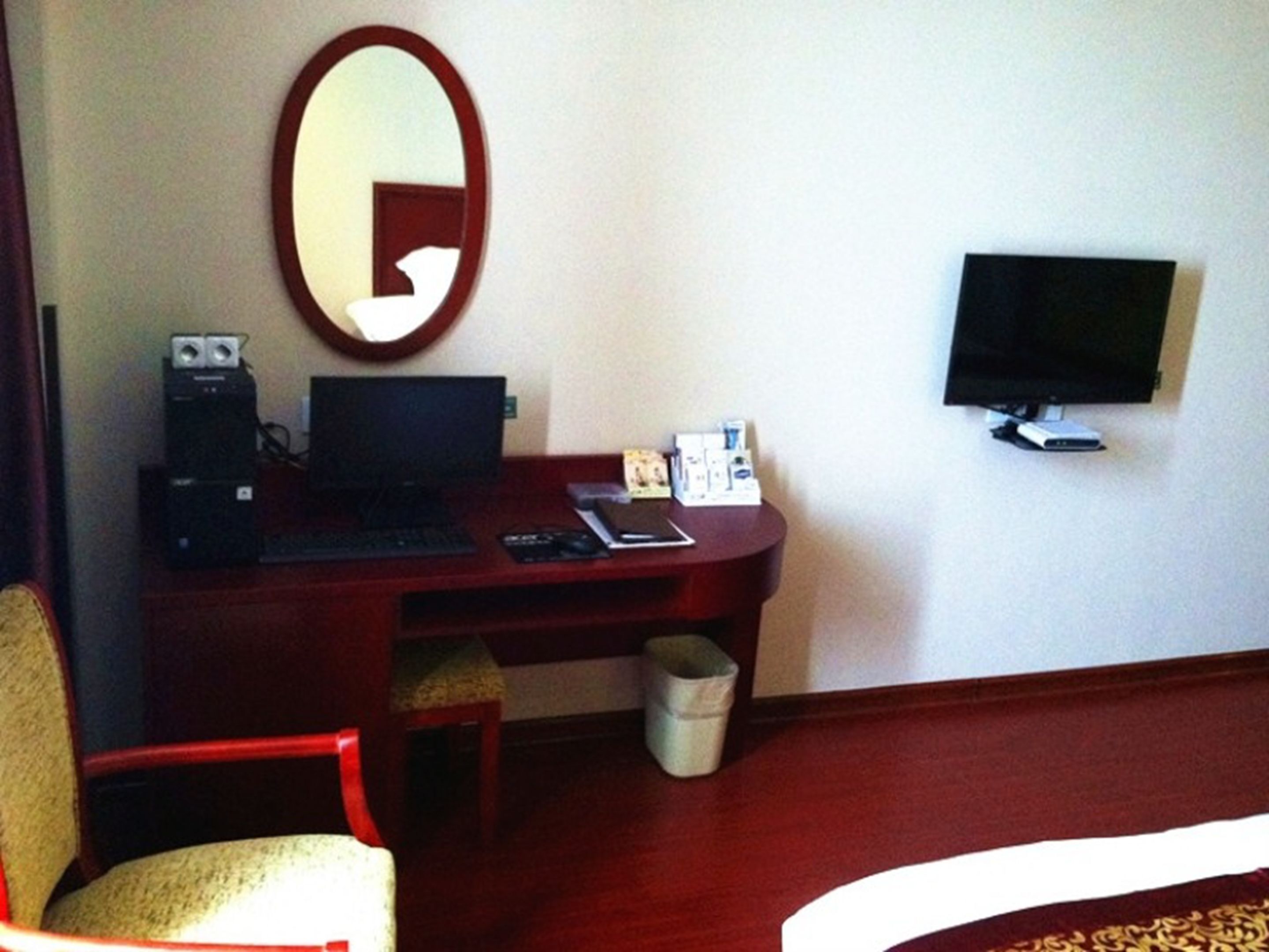 Cortinas/cortinados opacos, ferro/tábua de engomar, Wi-fi grátis 