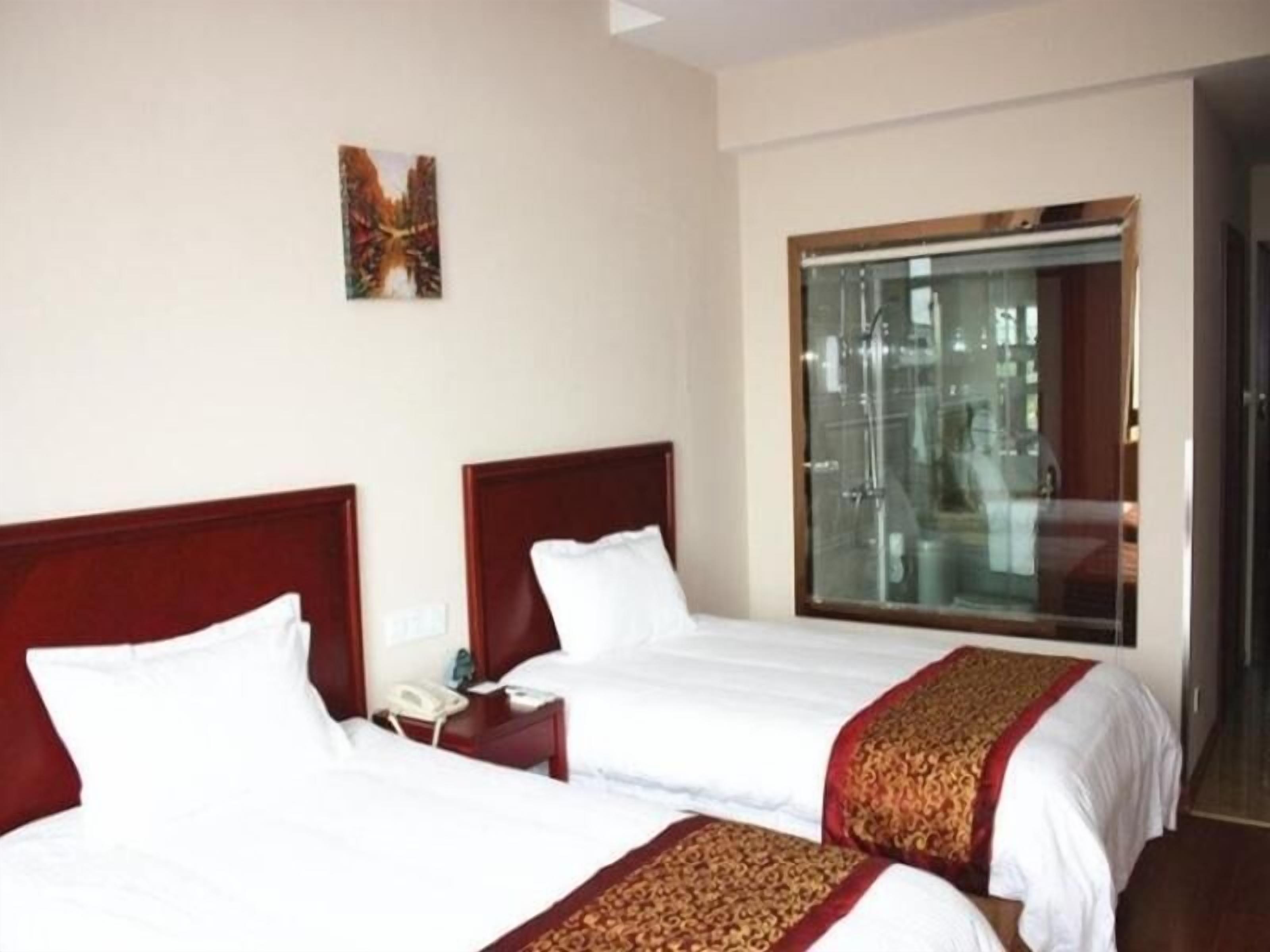 Cortinas/cortinados opacos, ferro/tábua de engomar, Wi-fi grátis 