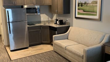Suite, 1 cama king-size e sofá-cama (Extended Stay Studio) | Secretária, secretária adequada para computadores portáteis