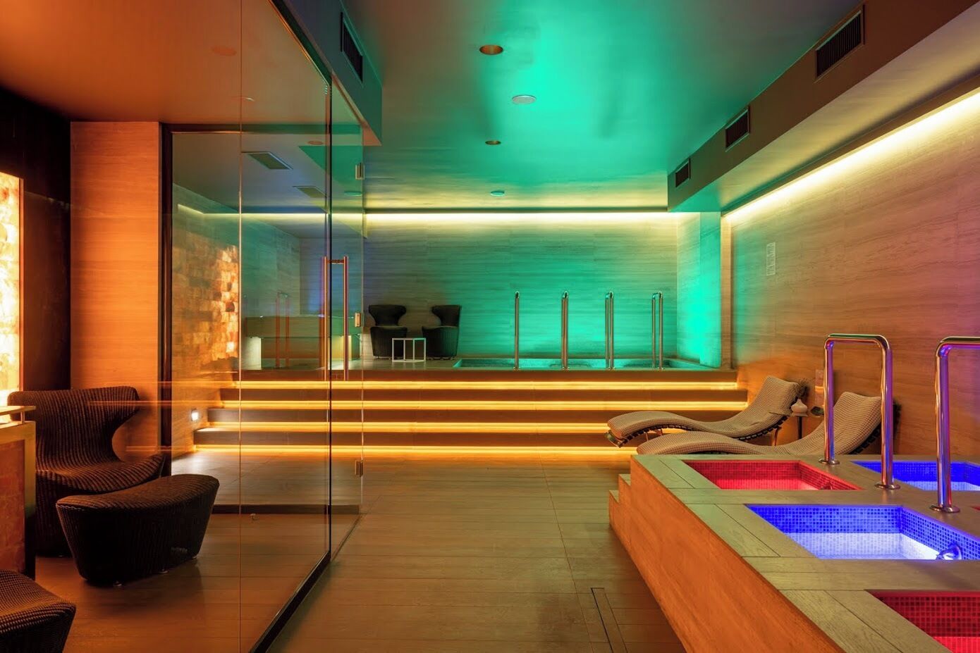 Salas para tratamentos a dois, banheira de hidromassagem, sauna a vapor