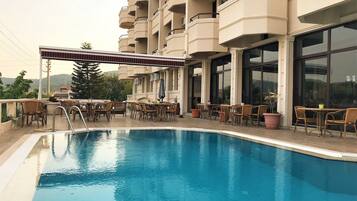 2 piscinas externas