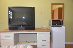 Secretária, Wi-fi grátis, roupa de cama fornecida 