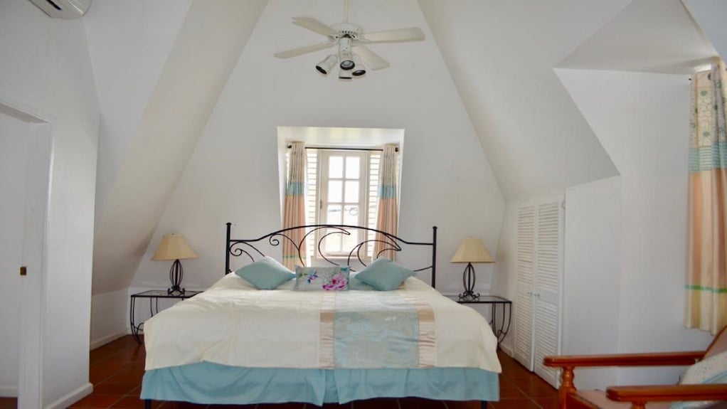 Waterfall Villa - Pristine Condition With Splash Pool Near 4 White Sand Beaches - Tobago