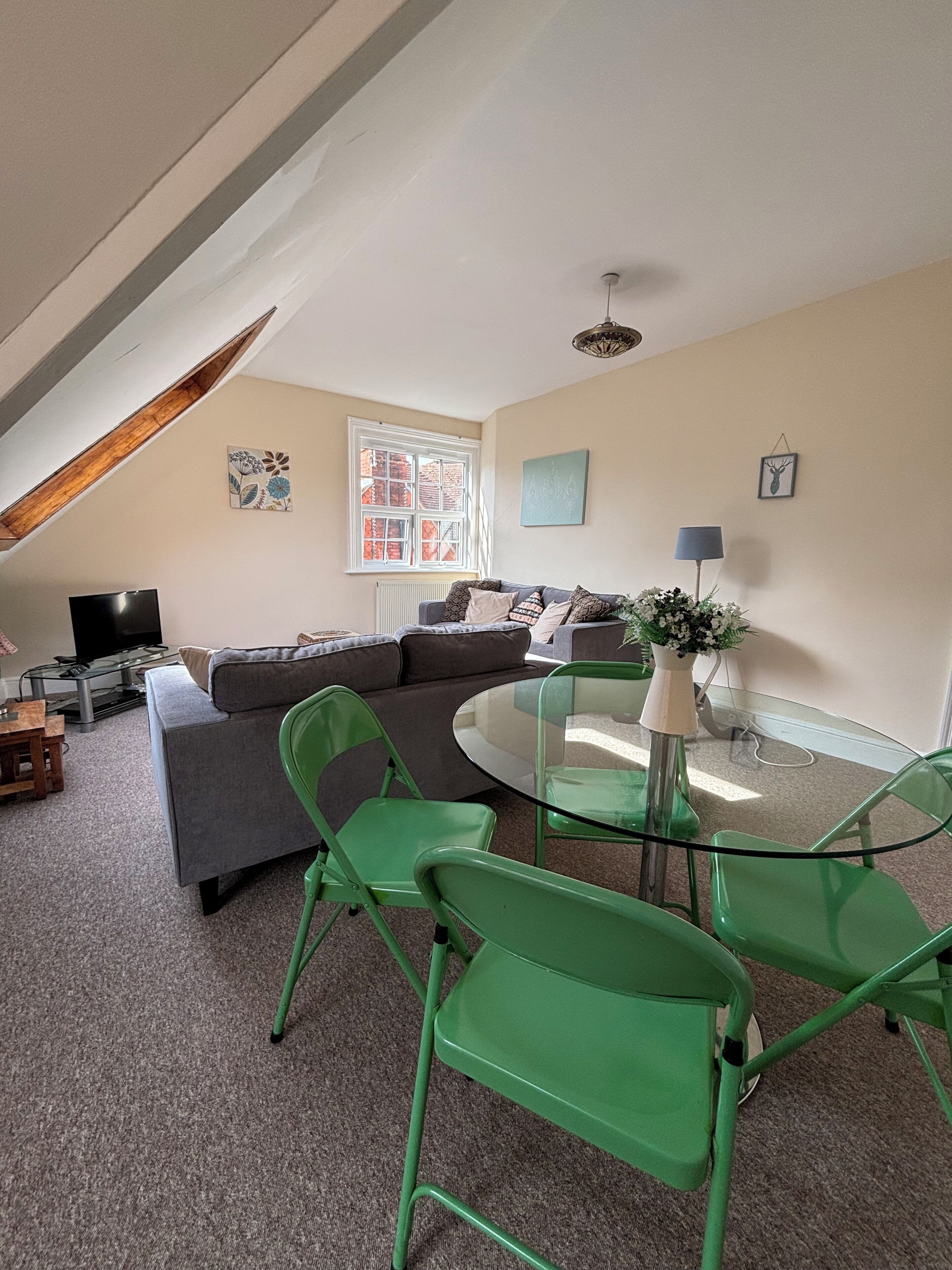 Silverdale Moonbeams, Bright And Spacious Apartment, 5 Minutes Walk To Seafront - Eastbourne