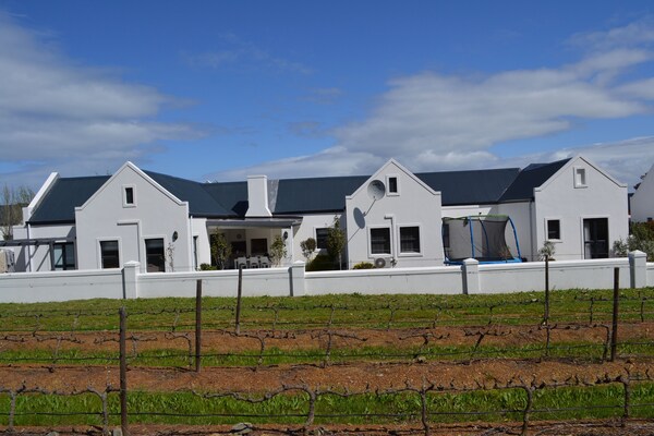 Cape Town Luxury  Self Catering Home In A Working Wine Farm - Family Friendly - Somerset West
