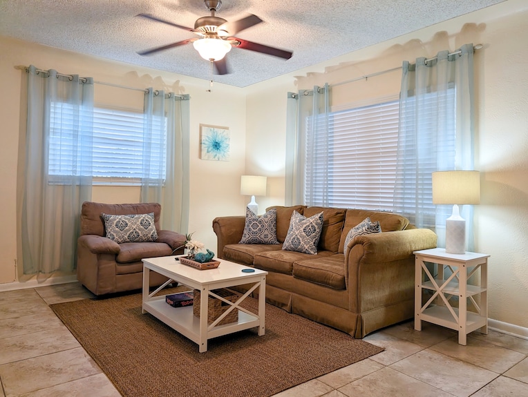 Dog-friendly! Private Backyard! 5min To The Beach - Lake Seminole, FL