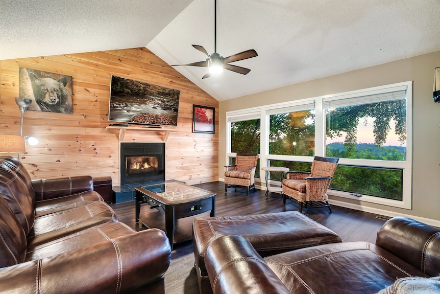 158 平方米 房子 ∙ 2客房 ∙ 6客人 - 加特林堡