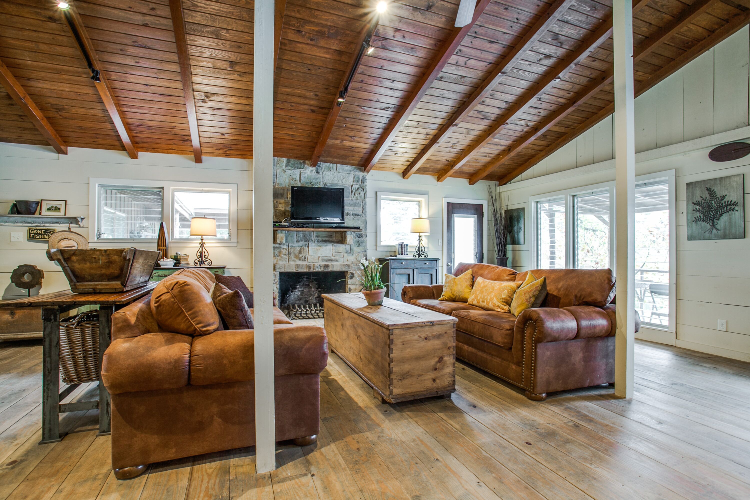 Private Cabin On 10 Acre Lake, 4.5 Miles From Boerne - Boerne, TX