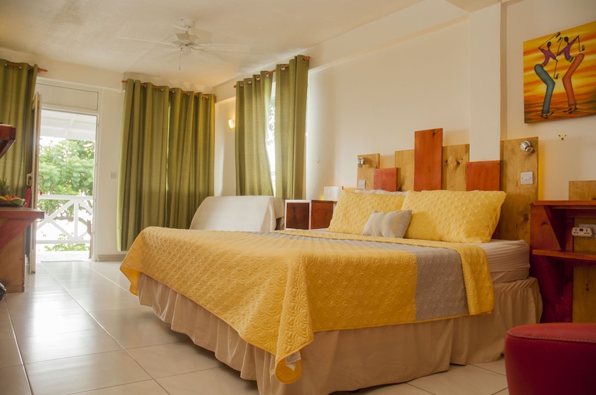 Affordable Luxury ⭐⭐⭐⭐Poola/c️breakfast W A View - Dominica