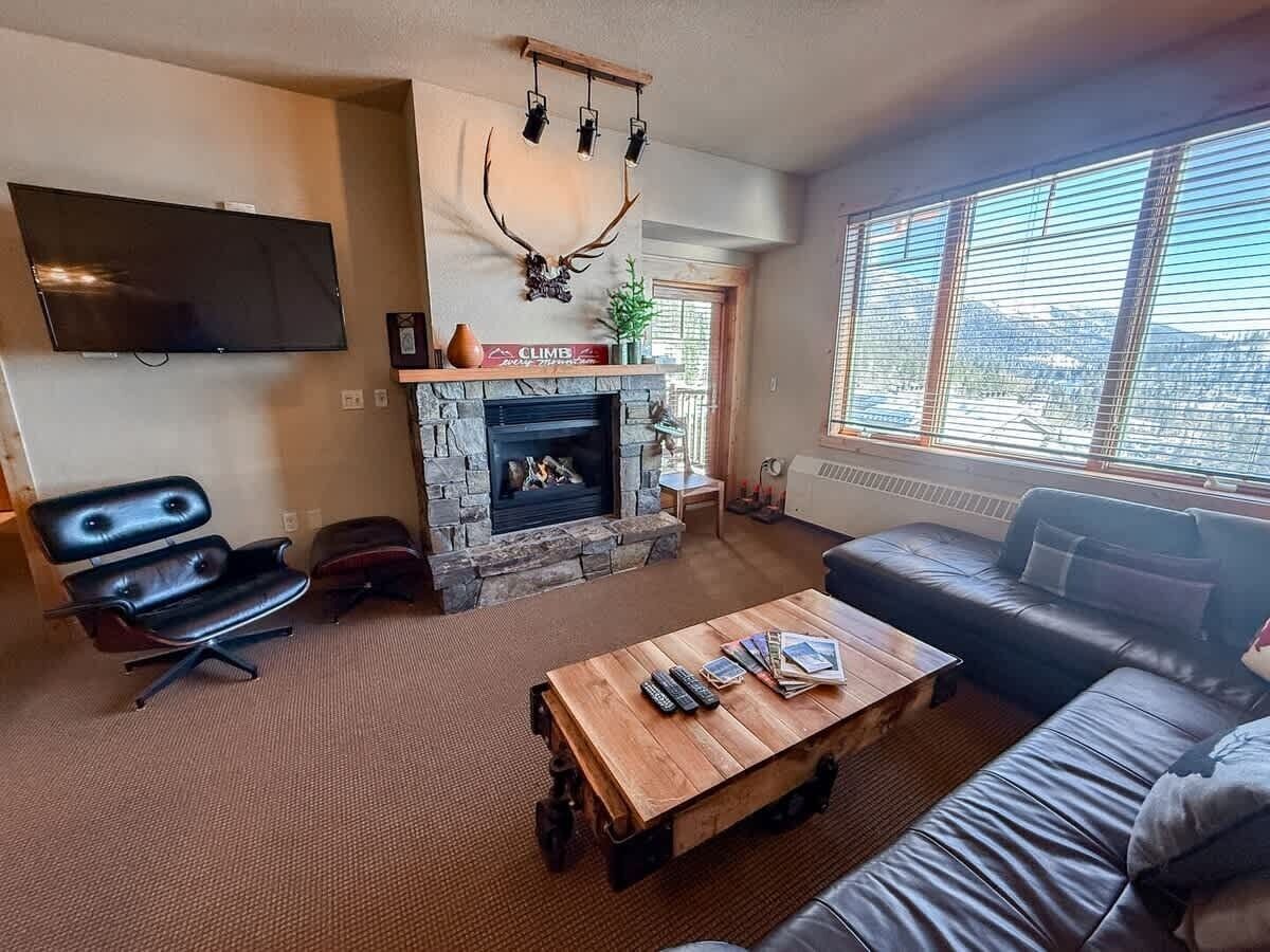 Ski In / Ski Out Condo, Amazing Views, Sleeps 8! - Whitefish, MT