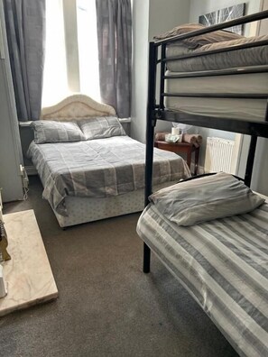 Quarto Familiar, casa de banho privativa | Roupa de cama fornecida 