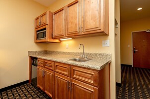 Quarto Individual Superior, 1 cama king-size | Cofre no quarto, secretária, Wi-fi grátis, roupa de cama fornecida 