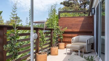 Suíte luxo, vista para o oceano | Terraço/pátio