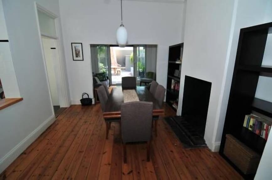 Central Market Cottage: An Urban Retreat For You And Your Pets - Adelaide