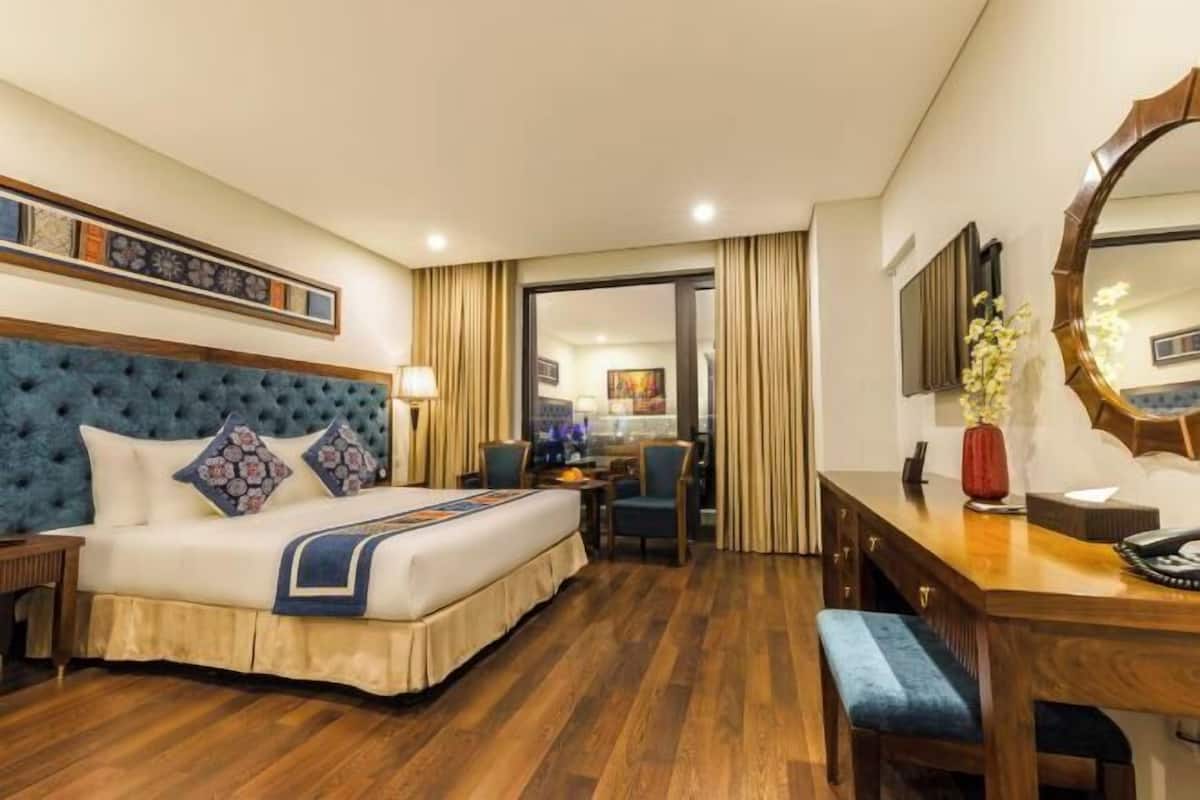 Roupa de alta qualidade, minibar, cofre no quarto 