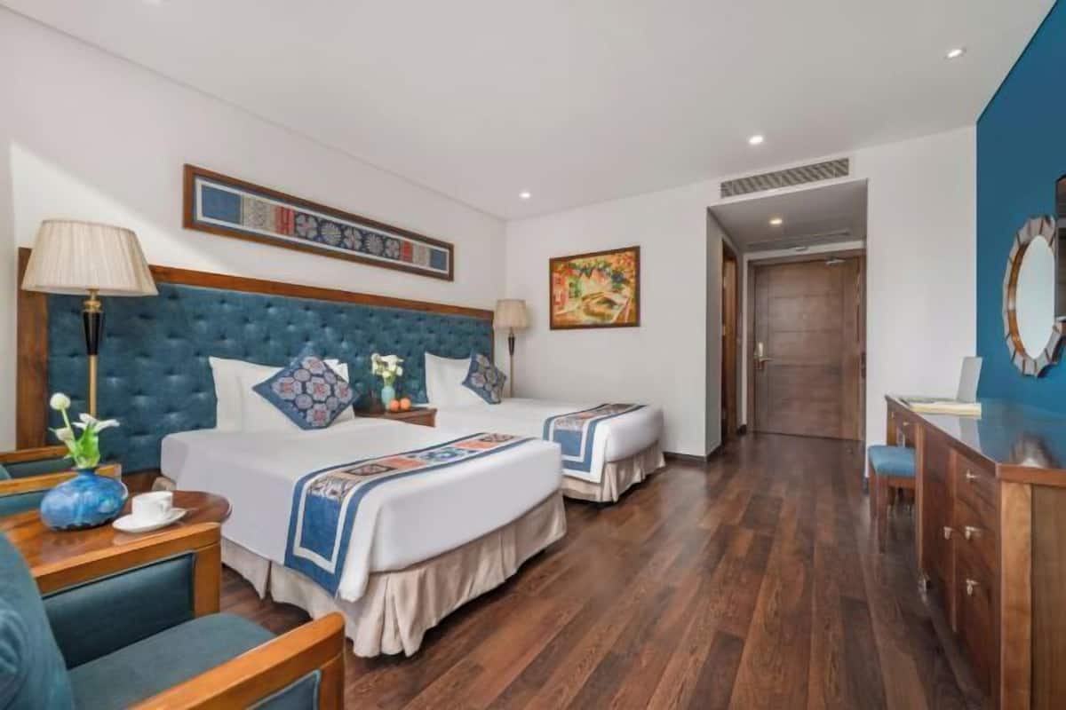Roupa de alta qualidade, minibar, cofre no quarto 