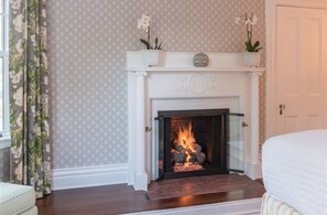 Suite, casa de banho privativa (No. 2 Grey Master Suite) | Cortinas/cortinados opacos, Wi-fi grátis, roupa de cama fornecida