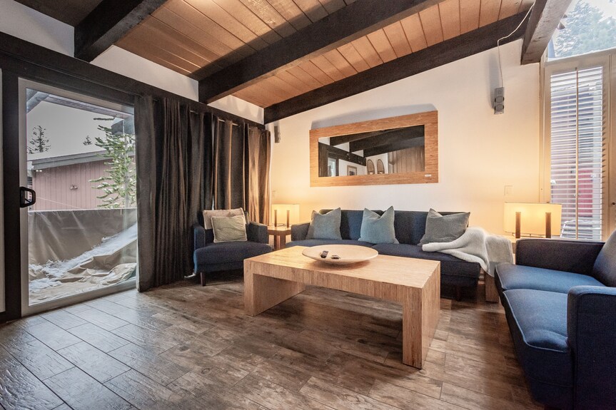 Renovated, Clean, 4 Min Walk To Village. Free Parking. Perfect For Families - Mammoth Lakes, CA