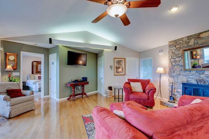 Bella Regalo, Private 2br, 2ba Mountain Escape, Upgraded With Panoramic Views - Brevard, NC