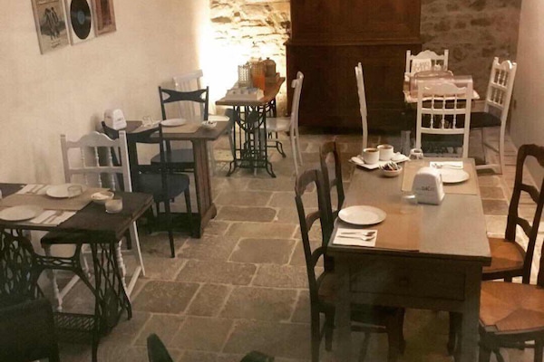 Pequeno-almoço inspirado na cozinha local diário (5.00 EUR por pessoa)