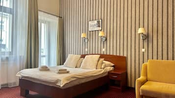 Quarto Duplo | Secretária, Wi-fi grátis, roupa de cama fornecida