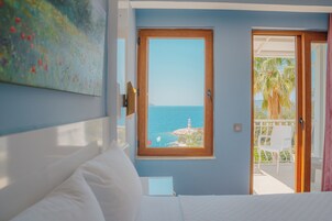 Quarto Duplo, vista para o mar | Secretária, Wi-fi grátis, roupa de cama fornecida 