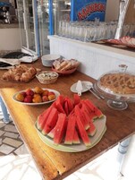 Café da manhã com buffet grátis todos os dias