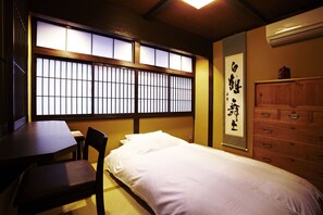 Casa | 3 quartos, secretária, quartos insonorizados 