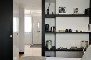 Suite Deluxe | Roupa hipoalergénica, minibar grátis, cofre no quarto, secretária 