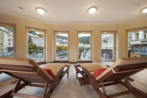 Sauna seca, banheira de hidromassagem, aromaterapia