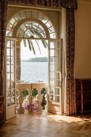 Suíte, vista para o lago, em edifício anexo | Roupas de cama premium, edredons de pluma, cofres nos quartos