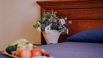 Quarto solteiro | Frigobar, cofres nos quartos, escrivaninha