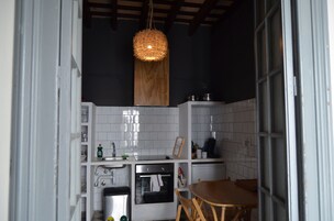 Apartamento Comfort, 3 quartos | Cozinha privada | Um frigorífico/congelador grande, um forno 