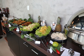 Pequeno-almoço completo incluído nos dias úteis 