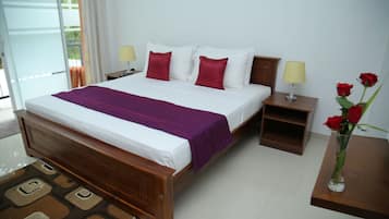 Quarto Individual Deluxe, vista para o jardim | Cofre no quarto, secretária, quartos insonorizados