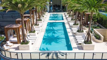 Piscina exterior, toldos (sobretaxa), guarda-sóis