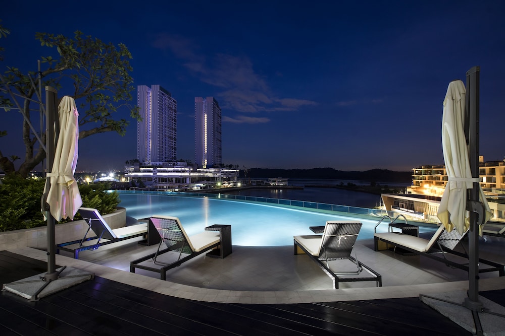 Pinetree Marina Resort - Johor