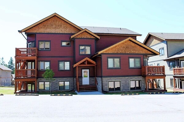 Large Mountain View Condo (5 Bedroom\/sleeps 11) - Radium Hot Springs