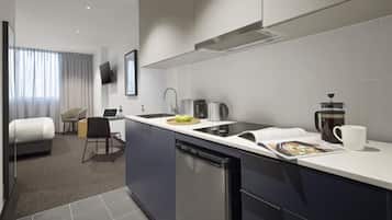 Estúdio | Kitchenette privada | Um frigorífico, um micro-ondas, uma cafeteira/bule