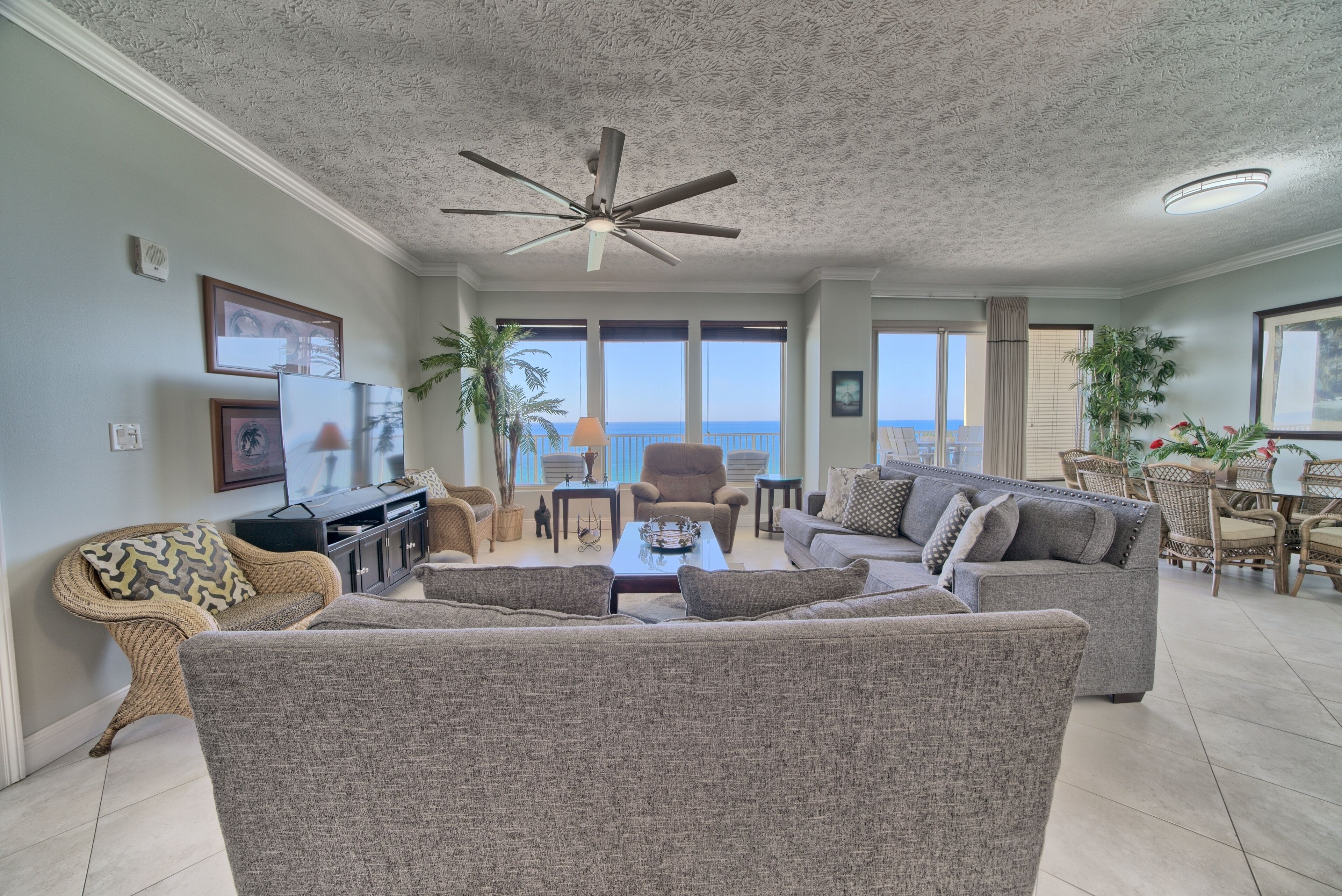 Condo, 2 quartos | Área de estar | Smart TV