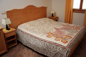 Quarto casal ou duplo | Cofres nos quartos, escrivaninha, Wi-Fi de cortesia