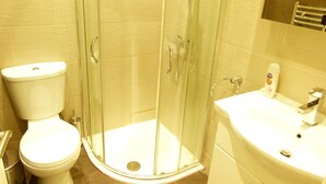 Apartamento, 1 quarto | Duche na casa de banho