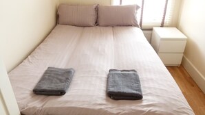 Apartamento, 1 quarto | 1 quarto, secretária, ferro/tábua de engomar, Wi-fi grátis 