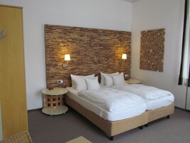 Quarto Duplo Design | Roupa hipoalergénica, edredões de penas, cofre no quarto 