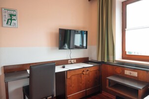 Quarto Individual | Secretária, Wi-fi grátis, roupa de cama fornecida 