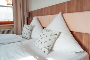 Quarto Duplo | Secretária, Wi-fi grátis, roupa de cama fornecida 