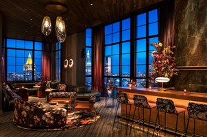 2 bares/lounges, bar na cobertura