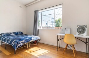 Quarto Duplo Standard, 1 cama de casal, não fumadores | Secretária, cortinas/cortinados opacos, Wi-fi grátis