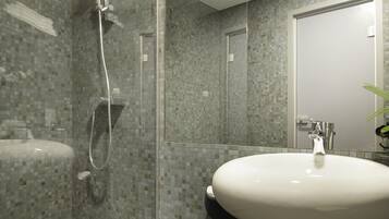 Quarto Twin Superior | Casa de banho | Um polibã, artigos de higiene pessoal grátis, um secador de cabelo